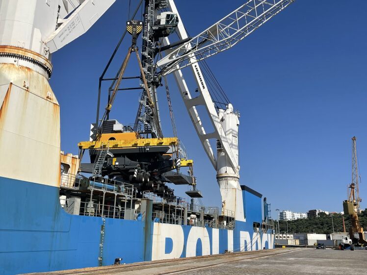 TERSADO recebe 2.ª Grua Liehber LHM420 - Eurotransporte