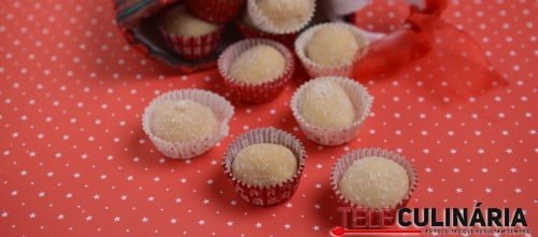 Receita deliciosa de Brigadeiros de chocolate branco e coco - Teleculinária