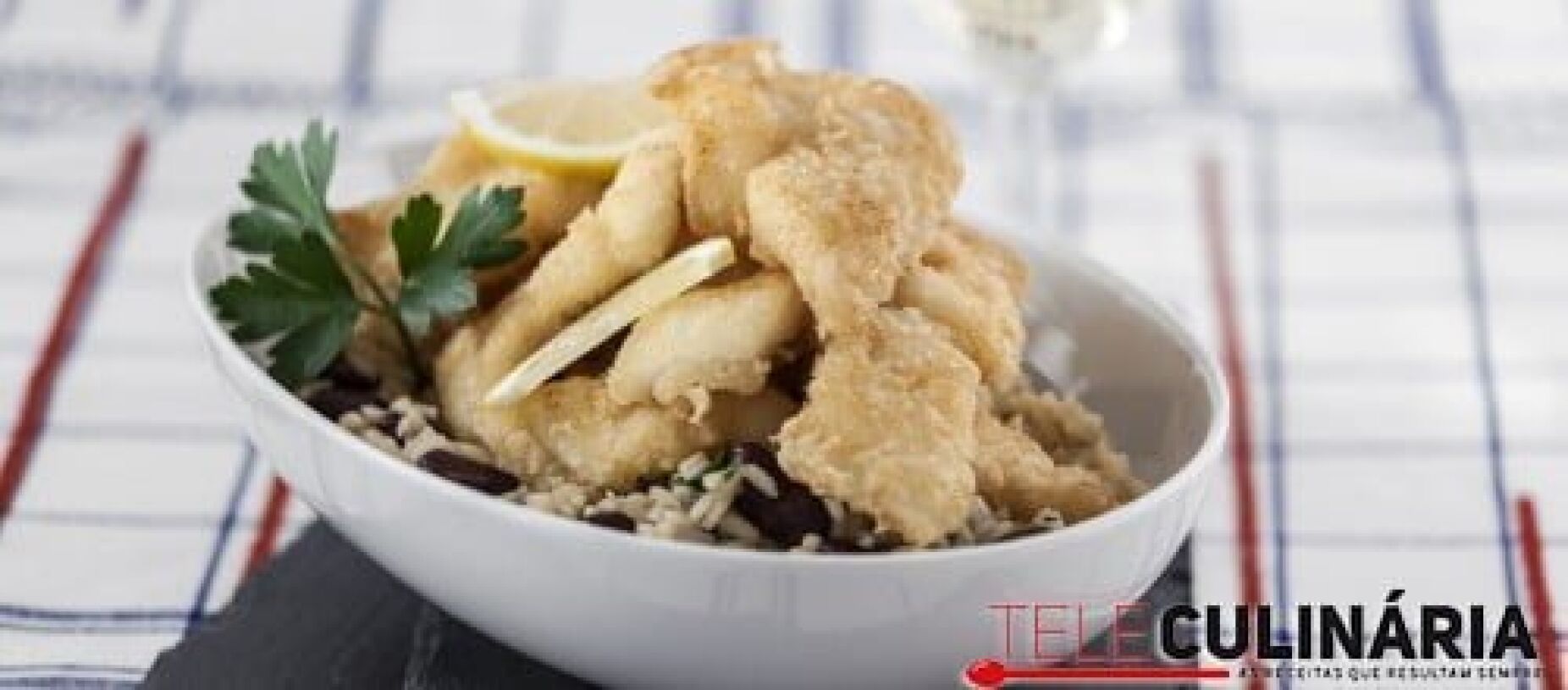 Receita deliciosa de Peixe-espada frito com arroz de feijão - Teleculinária Receita deliciosa de Peixe-espada frito com arroz de feijão - Teleculinária