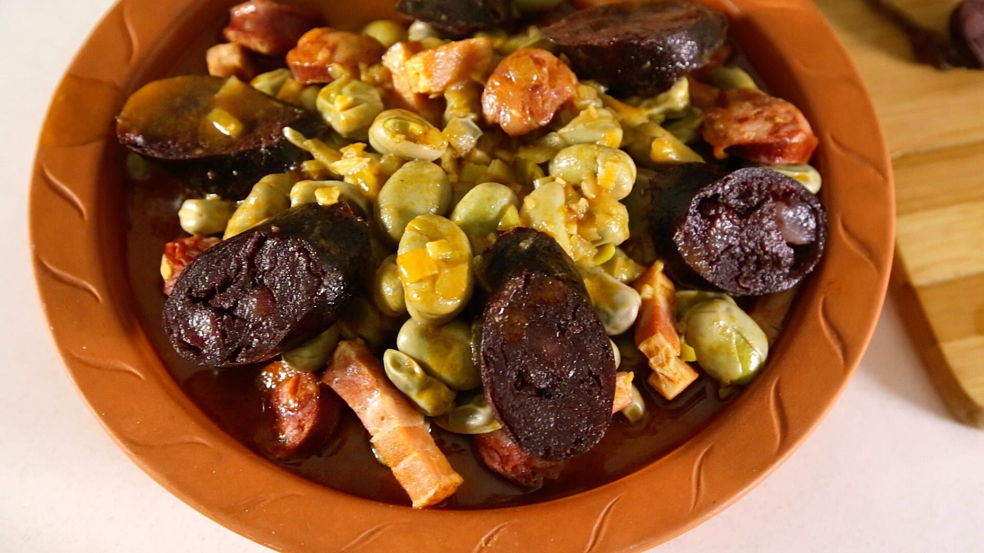 Receita deliciosa de Favas à portuguesa (video) - Teleculinária