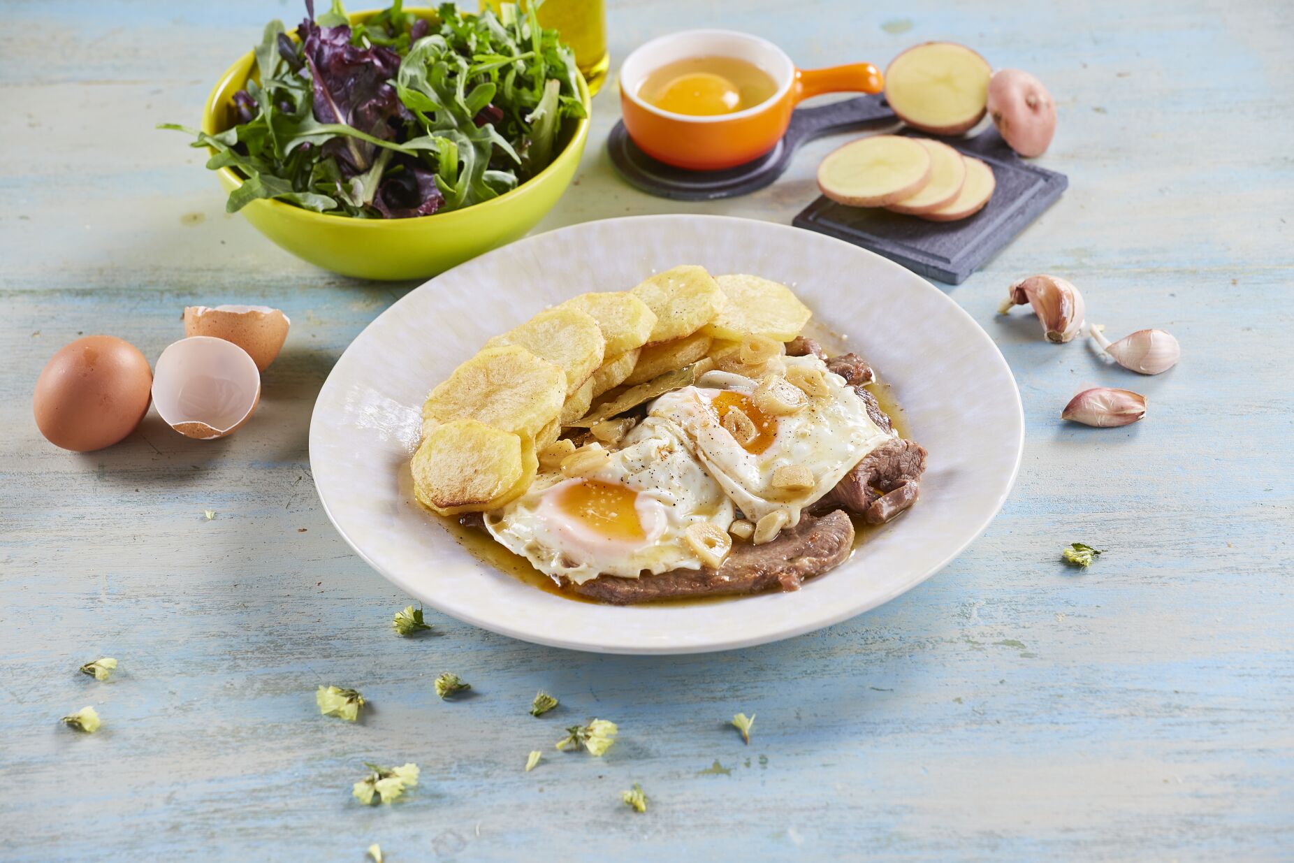 Bitoque de novilho com ovo - Teleculinária