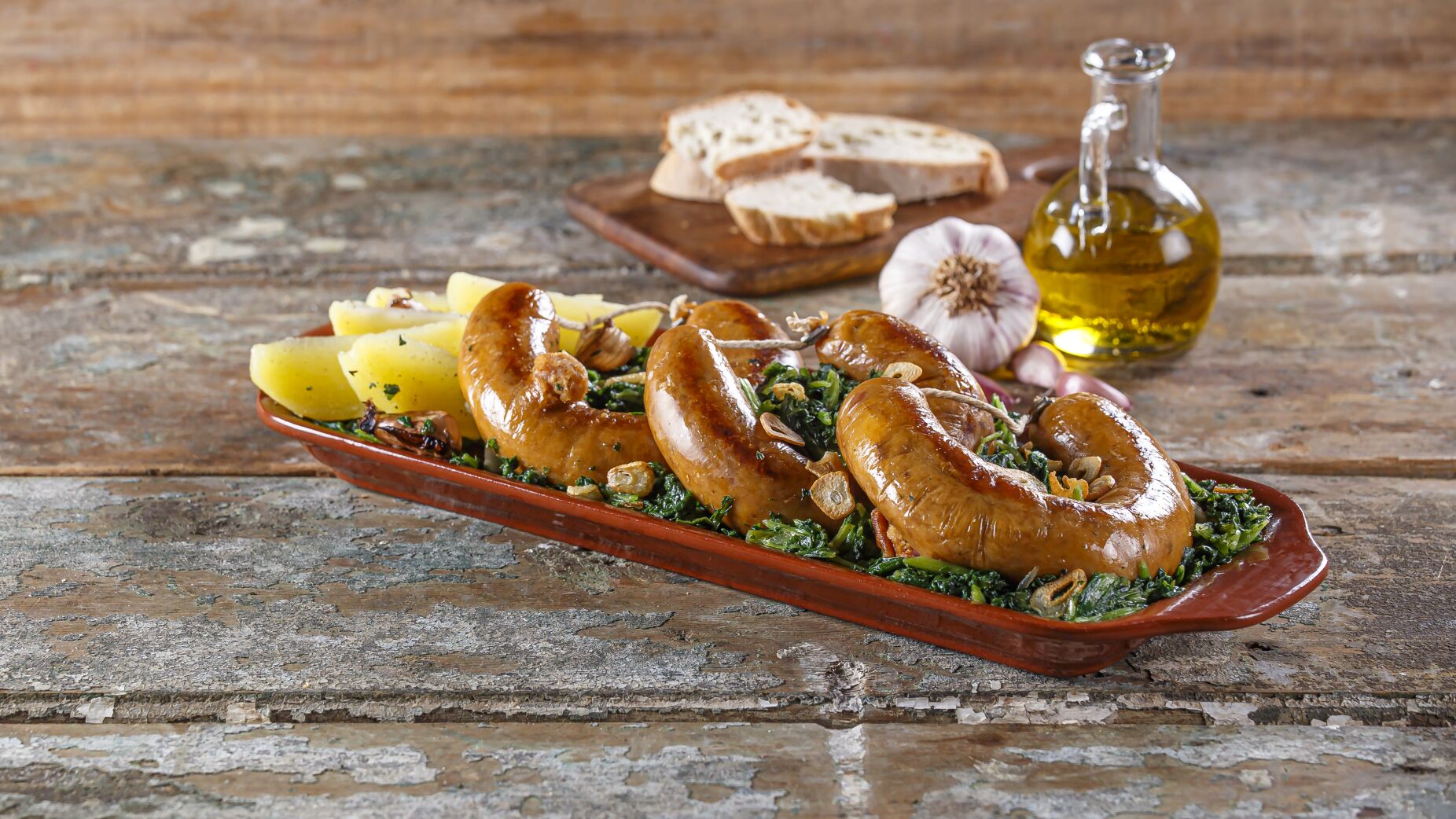 Alheira frita com grelos e batata cozida - Teleculinária