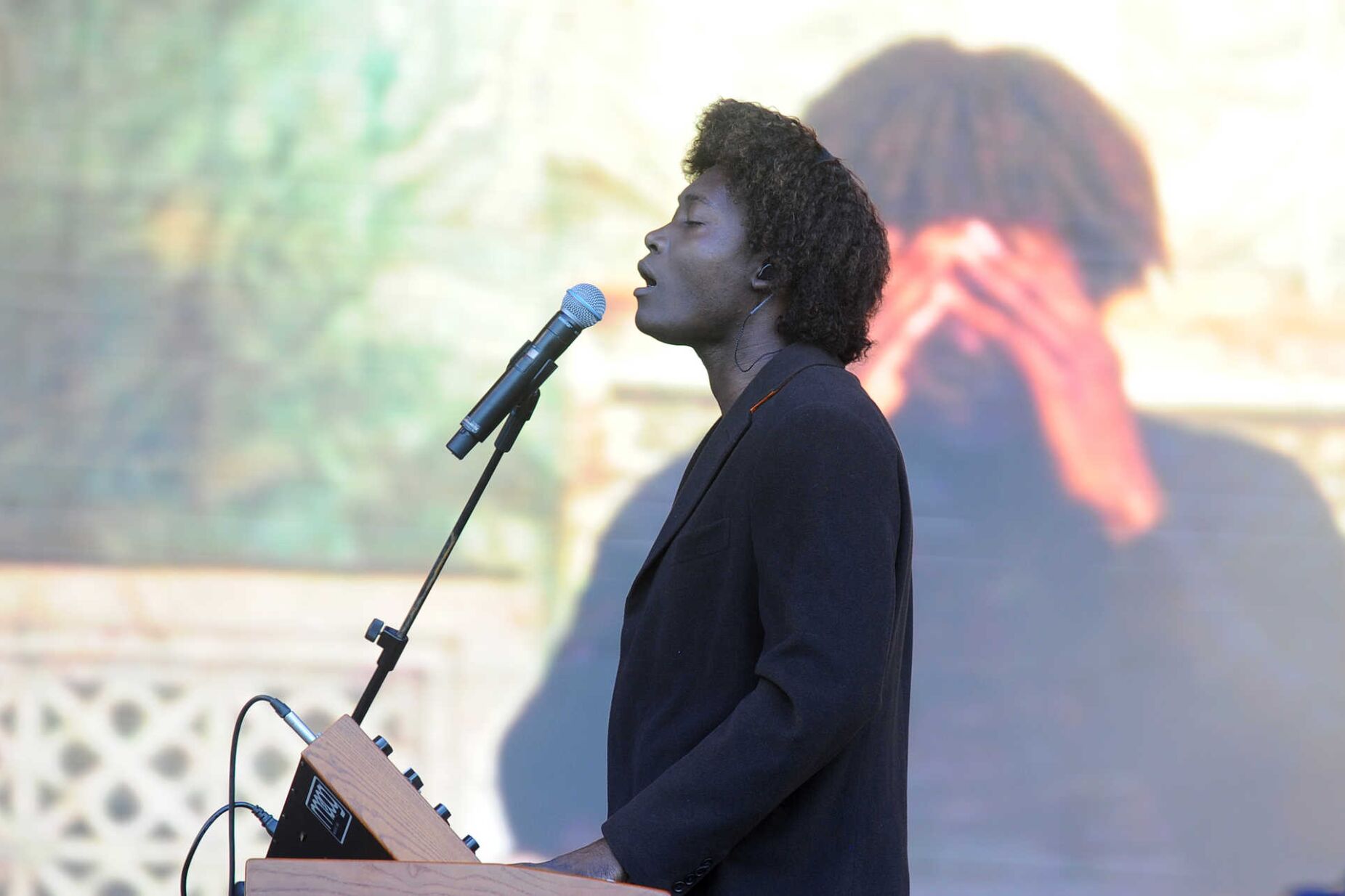 Benjamin Clementine Não Sabe Ser Menos Do Que Assombroso