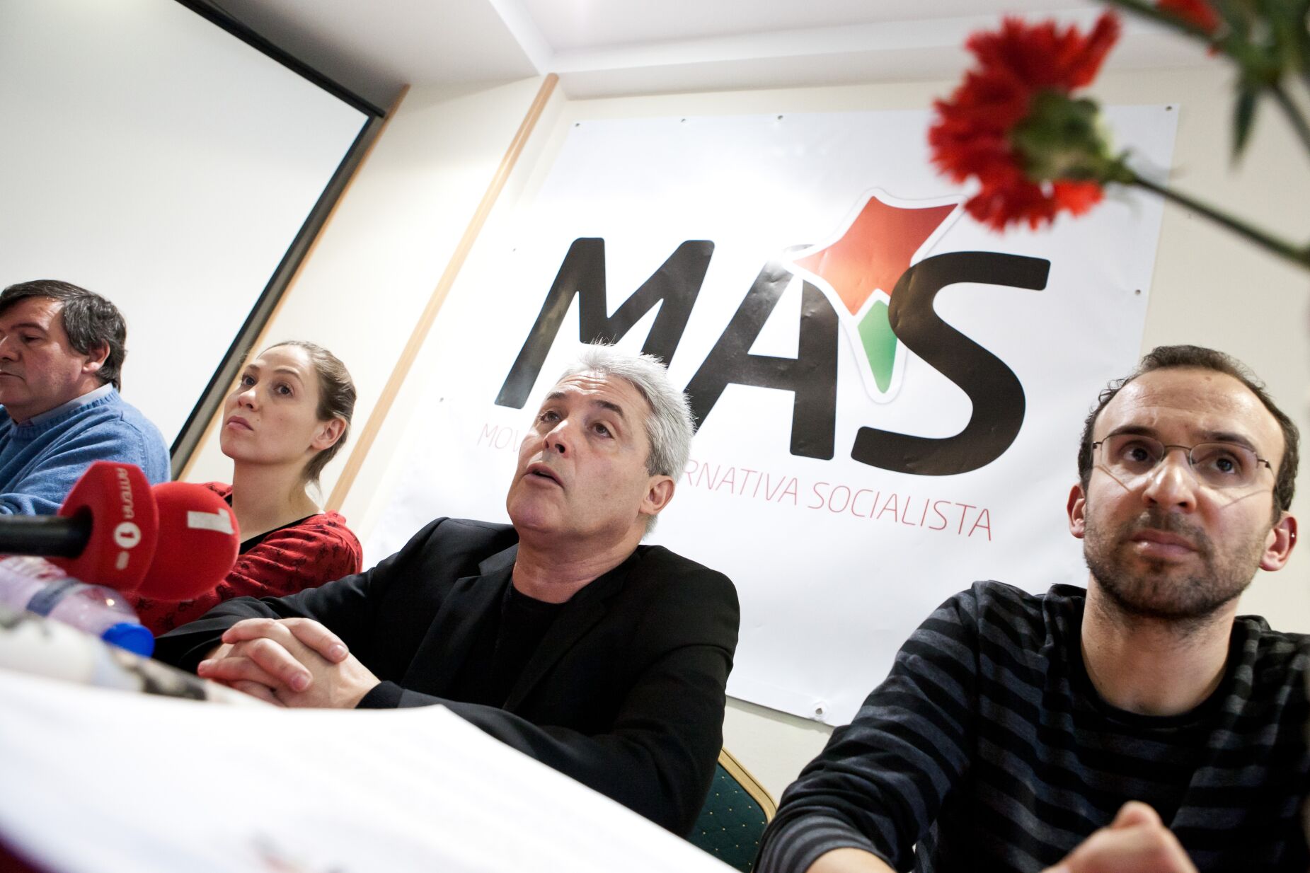 Militantes do MAS apresentam queixa-crime contra André Pestana Militantes do MAS apresentam queixa-crime contra André Pestana