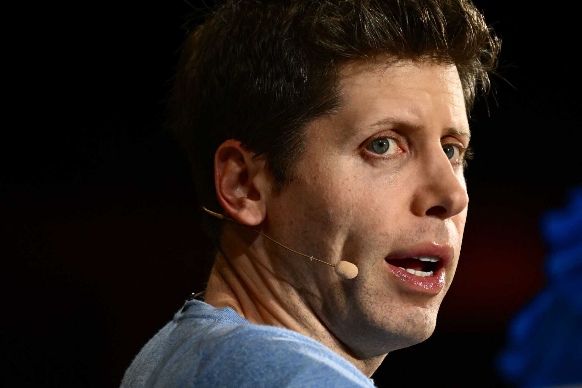 OpenAI anuncia regresso de Sam Altman após ser despedido OpenAI anuncia regresso de Sam Altman após ser despedido