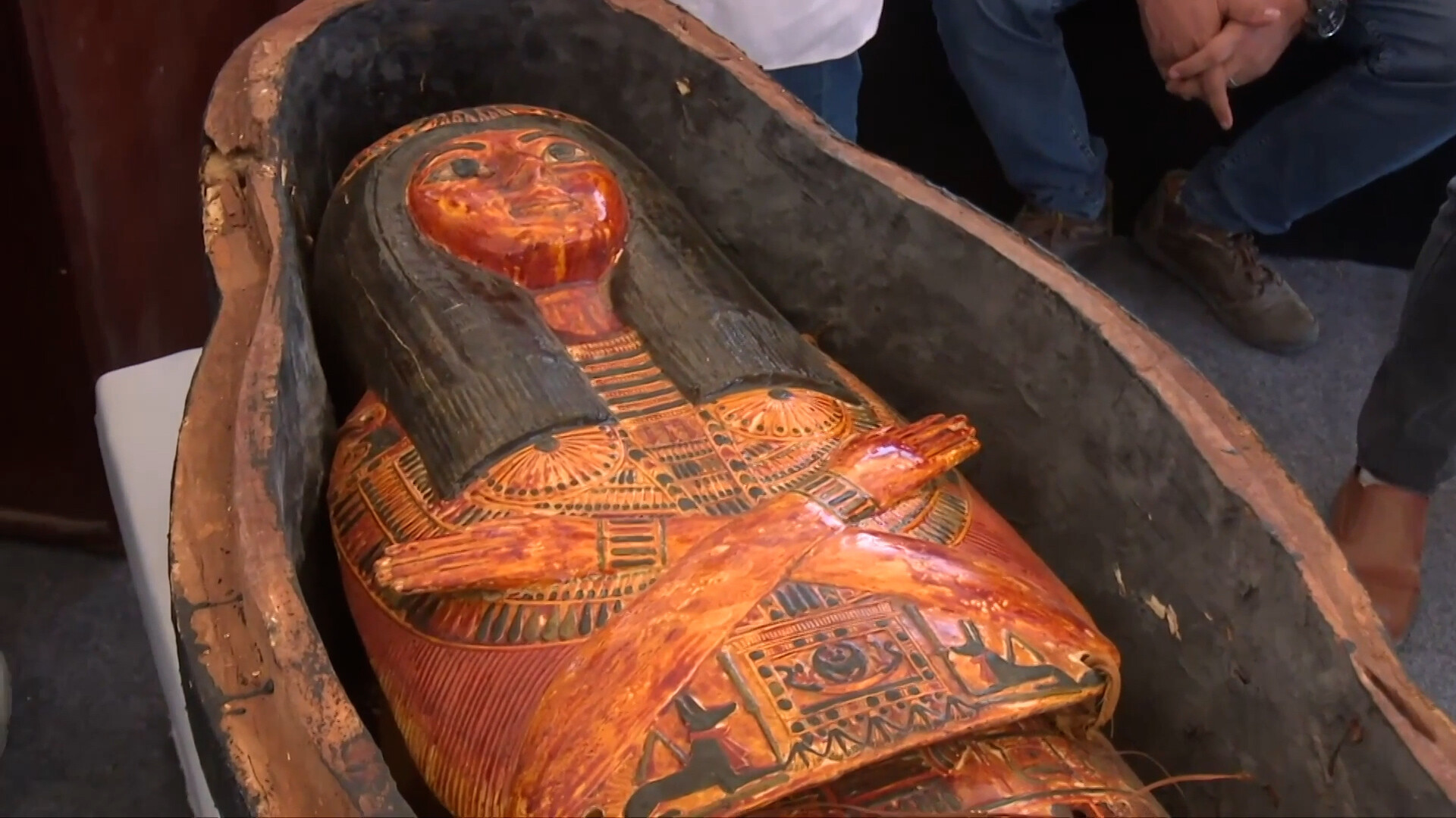 Arqueológos descobrem cemitério de múmias intacto no Egipto Arqueológos descobrem cemitério de múmias intacto no Egipto