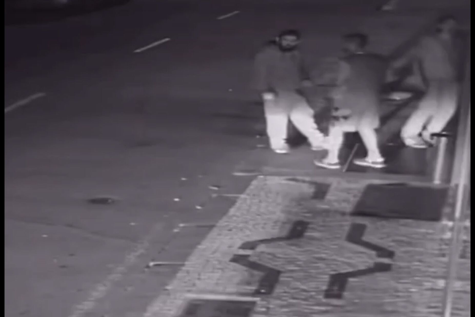 Cliente de bar atropelado por condutor a quem foram negadas bebidas Cliente de bar atropelado por condutor a quem foram negadas bebidas
