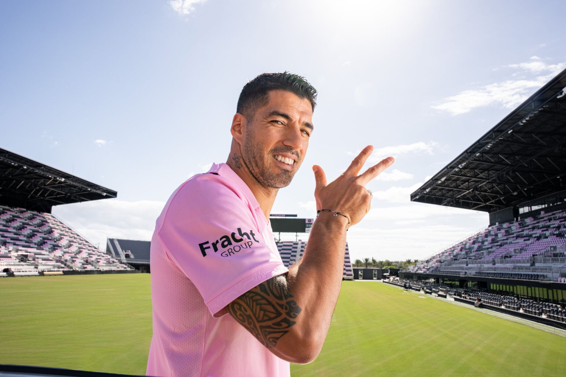 Luis Suárez junta-se a Lionel Messi no Inter Miami Luis Suárez junta-se a Lionel Messi no Inter Miami