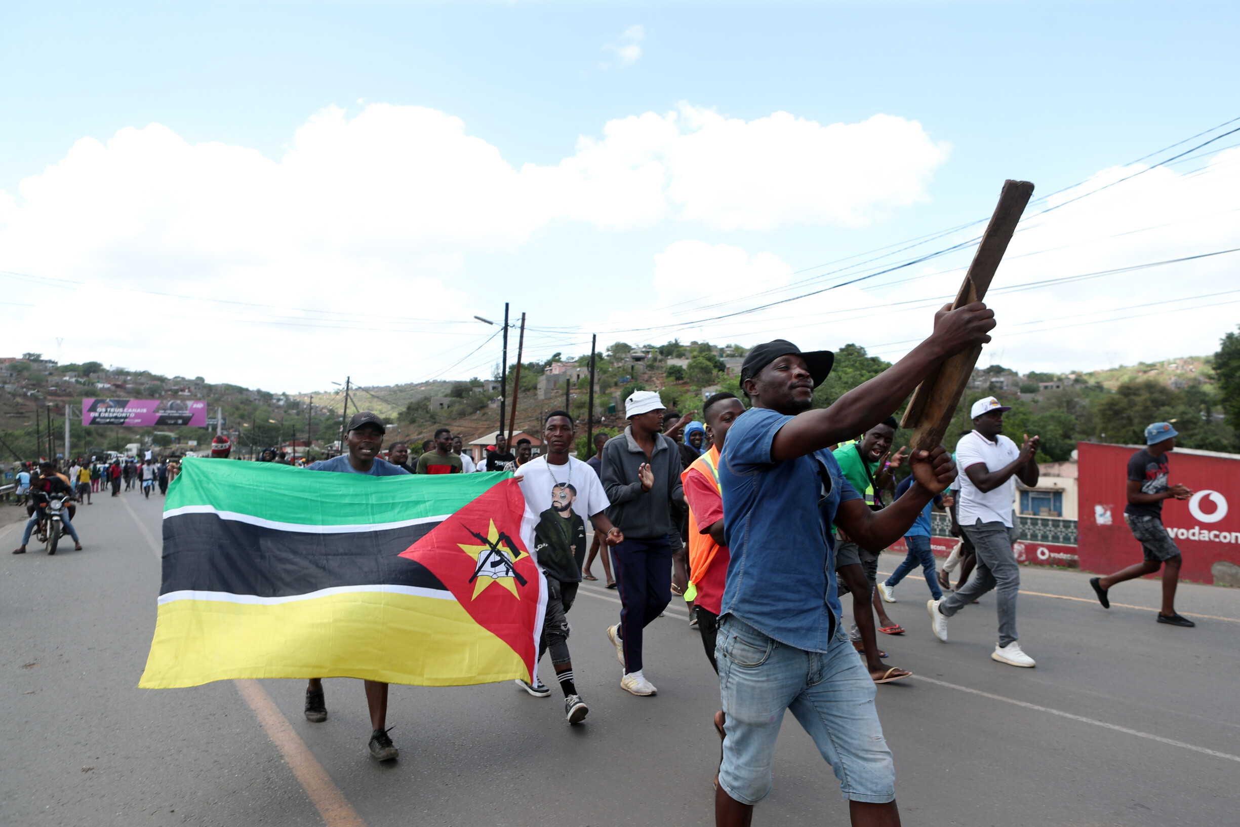 Pelo menos 11 mortos e 16 baleados nas manifestações em Moçambique Pelo menos 11 mortos e 16 baleados nas manifestações em Moçambique