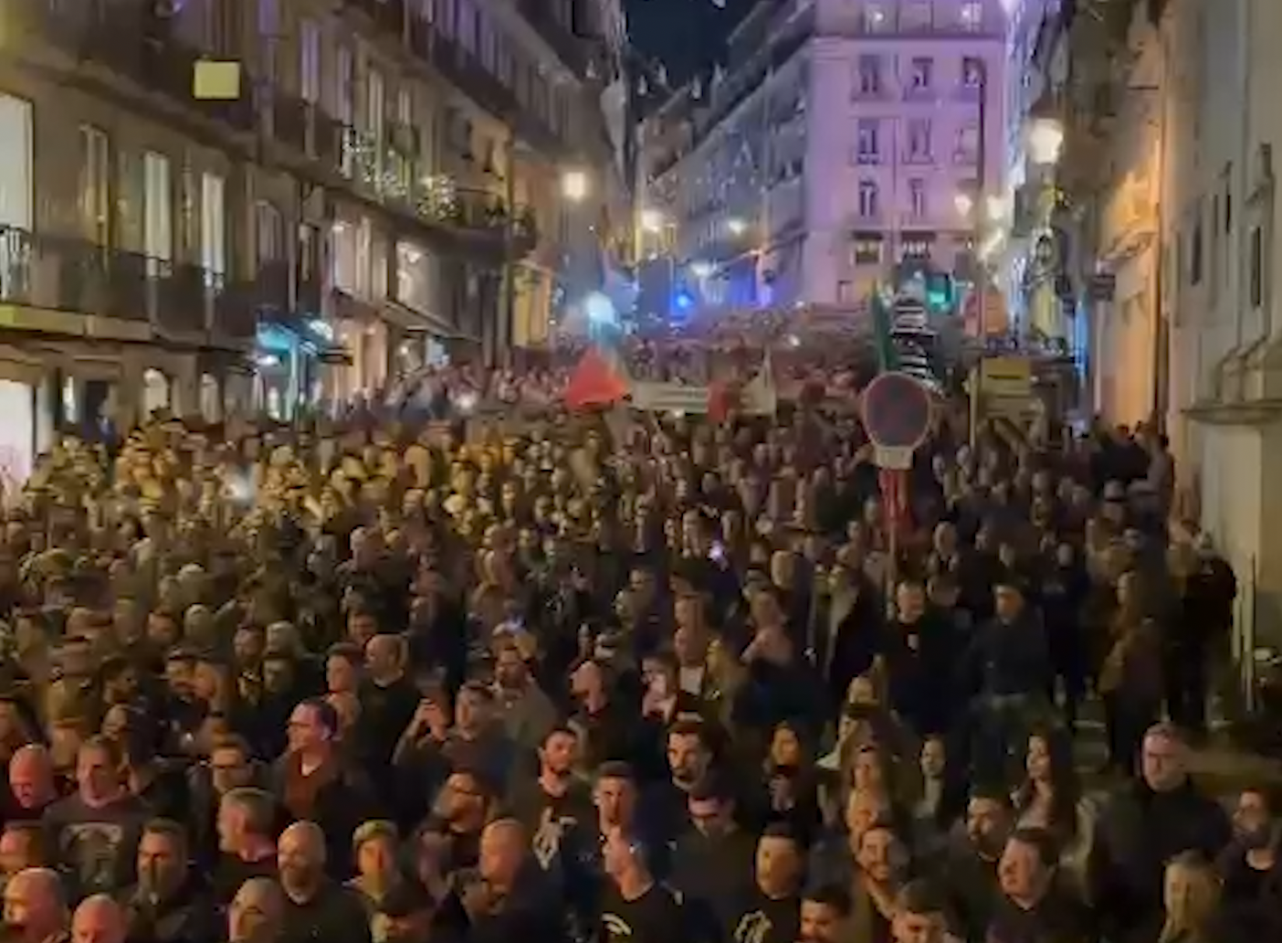 Milhares De Elementos Da Psp E Gnr Entoaram O Hino Pelas Ruas De Lisboa