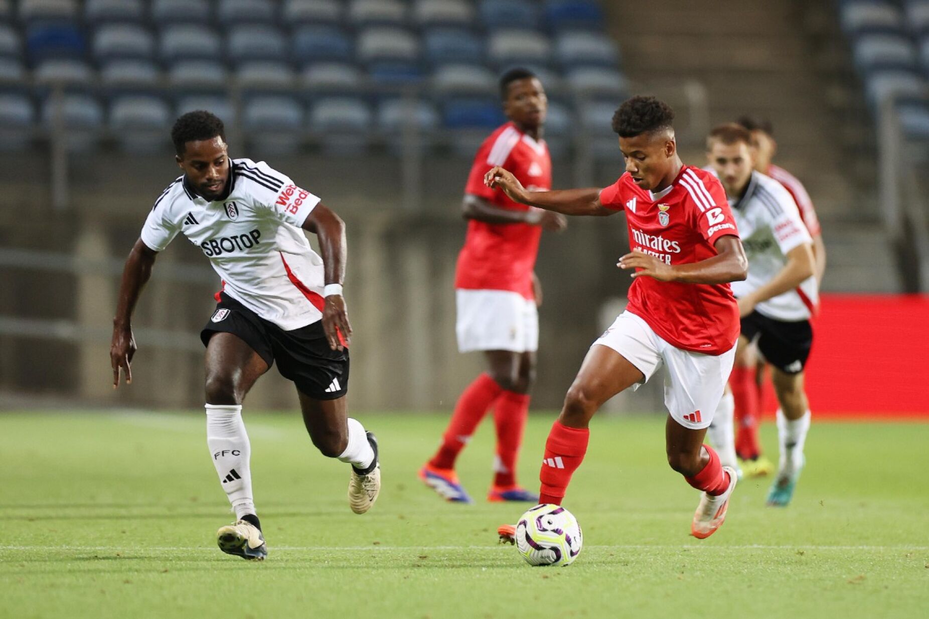PSV junta-se ao Nápoles e sonda David Neres PSV junta-se ao Nápoles e sonda David Neres