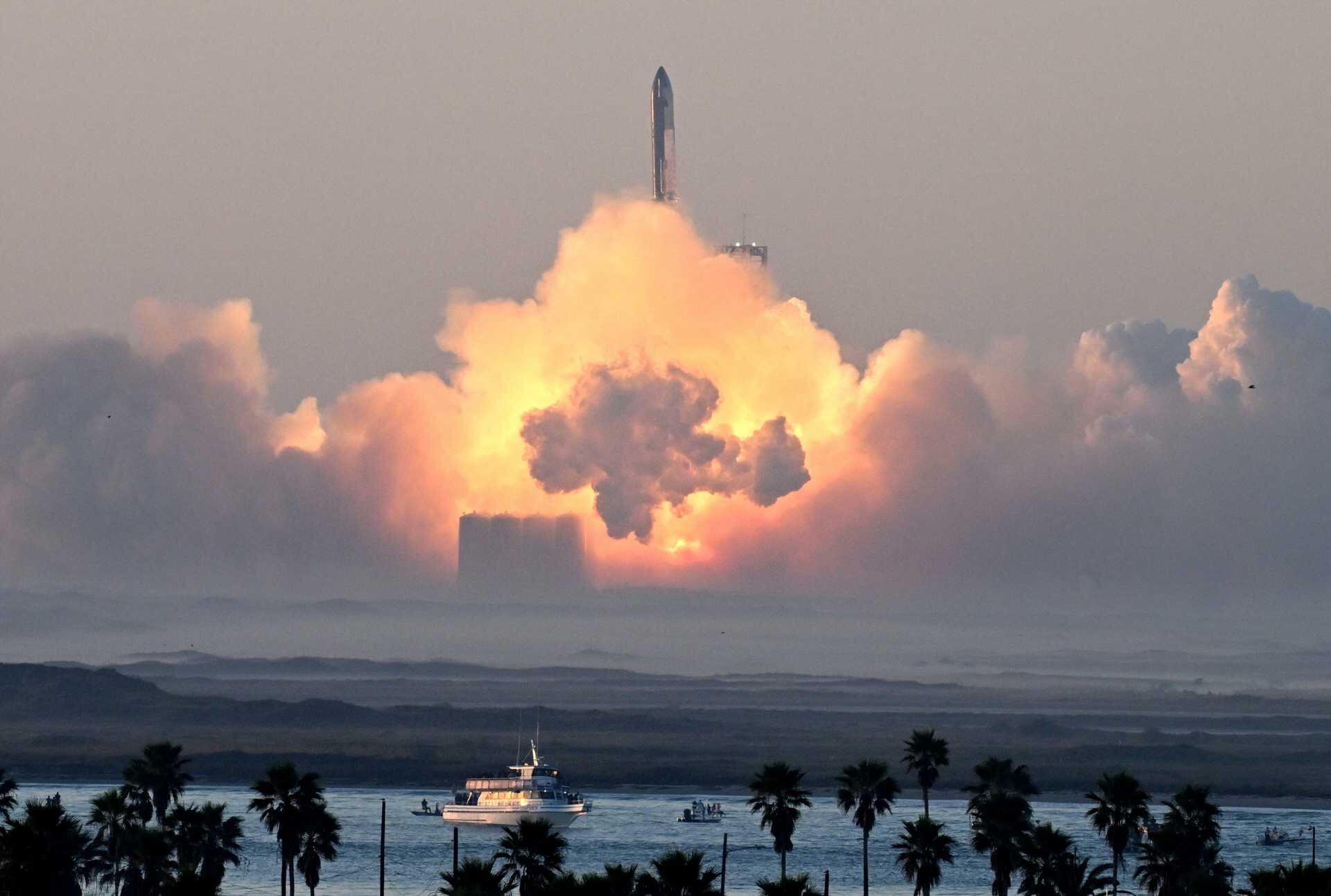 Mega foguetão de Elon Musk explode minutos depois do lançamento. Outra ... Mega foguetão de Elon Musk explode minutos depois do lançamento. Outra ...