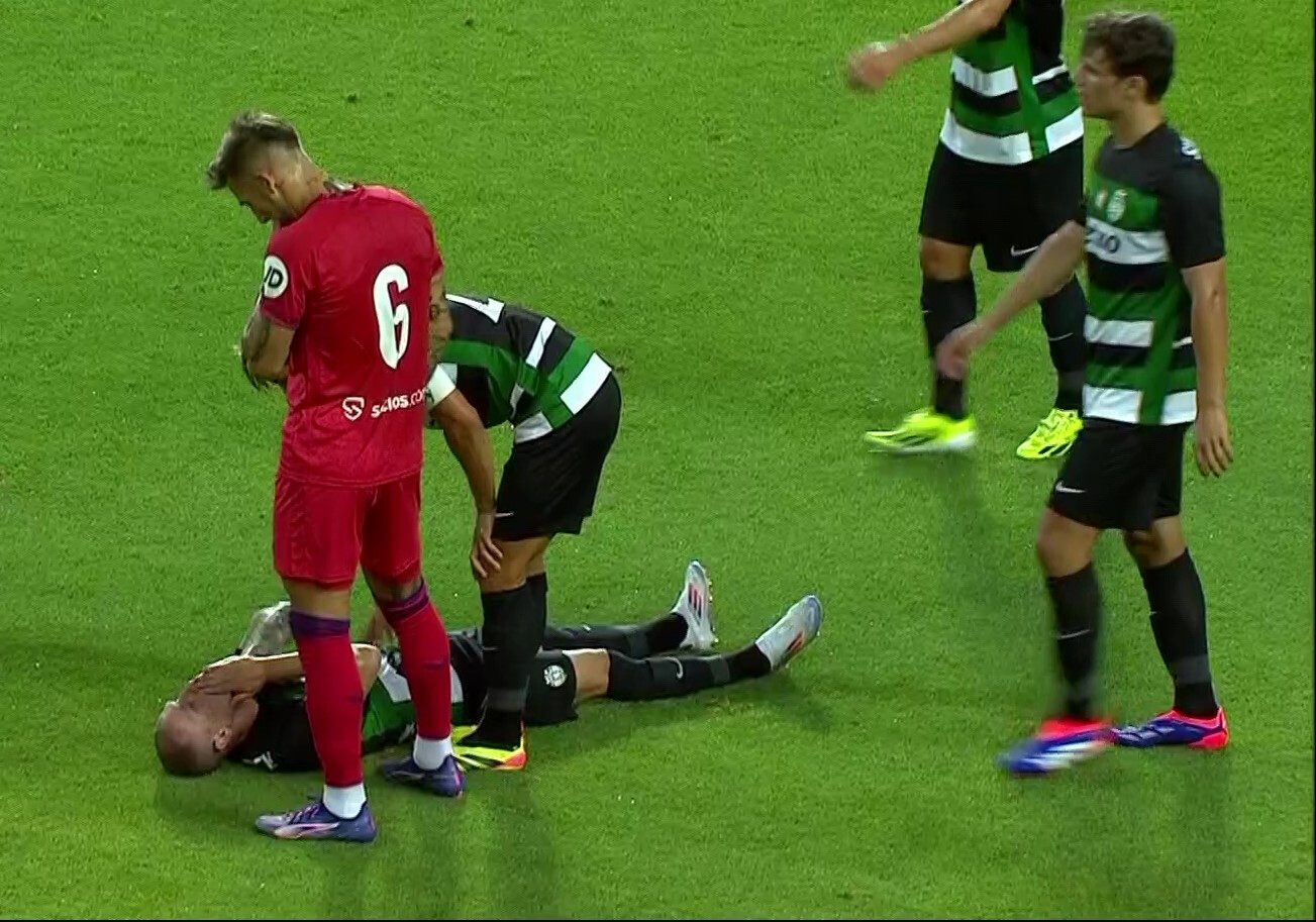 Nuno Santos sai lesionado no joelho esquerdo após duelo no Sporting-Sevilha Nuno Santos sai lesionado no joelho esquerdo após duelo no Sporting-Sevilha