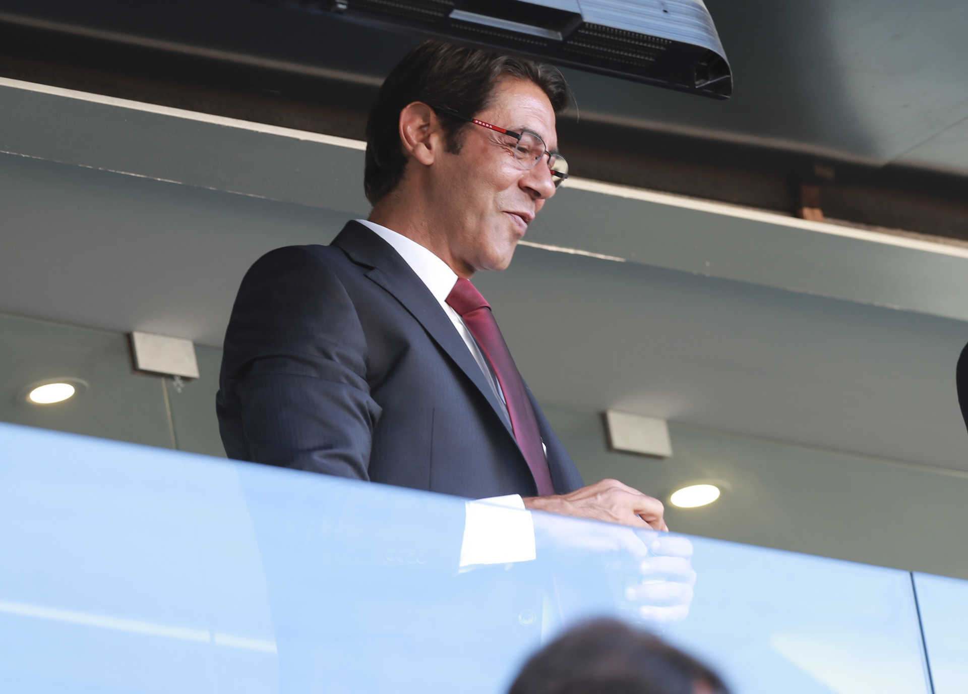 Rui Costa foi ao balneário após apuramento do Benfica na Youth League Rui Costa foi ao balneário após apuramento do Benfica na Youth League