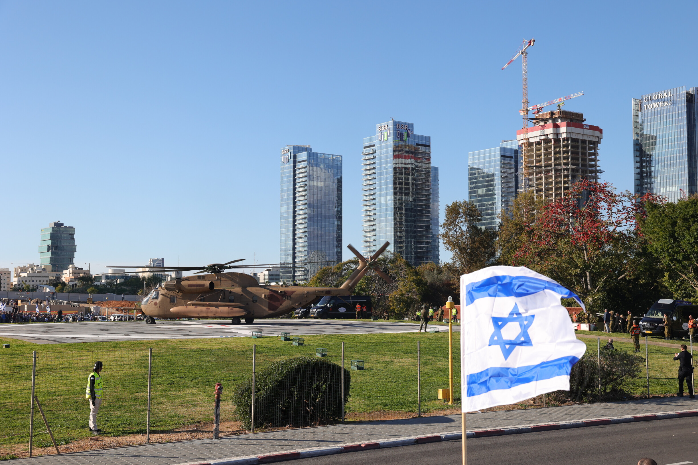 Israel adia libertação de palestinianos até que reféns estejam em segurança