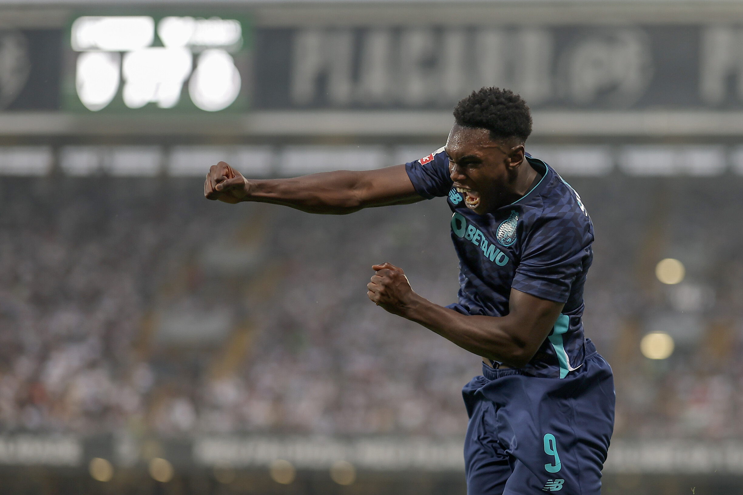 Samu já cospe o fogo do dragão: FC Porto vence Vitória SC em Guimarães. Veja os golos