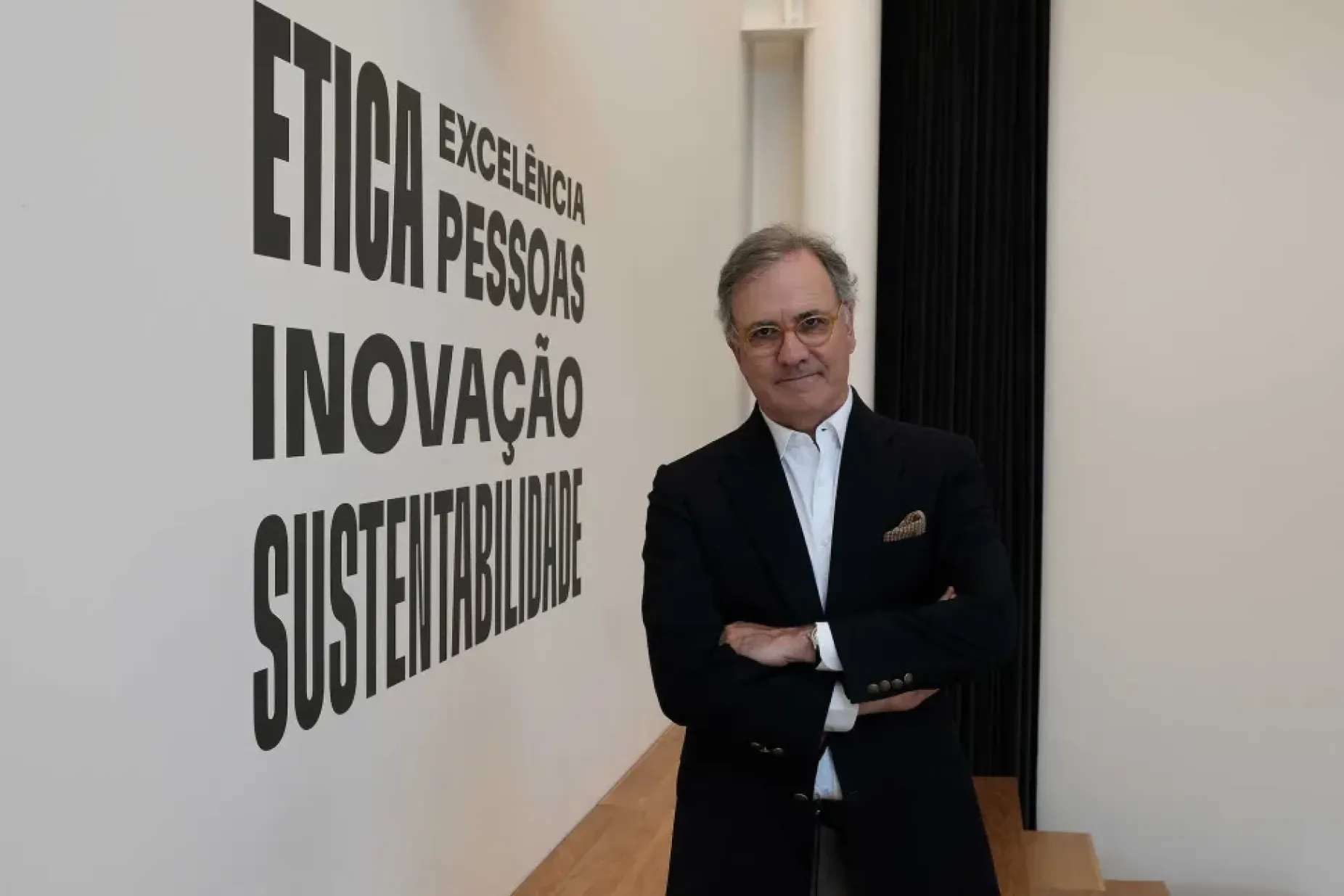 António Pires de Lima avisa que "um líder que não se dá ao respeito não ...